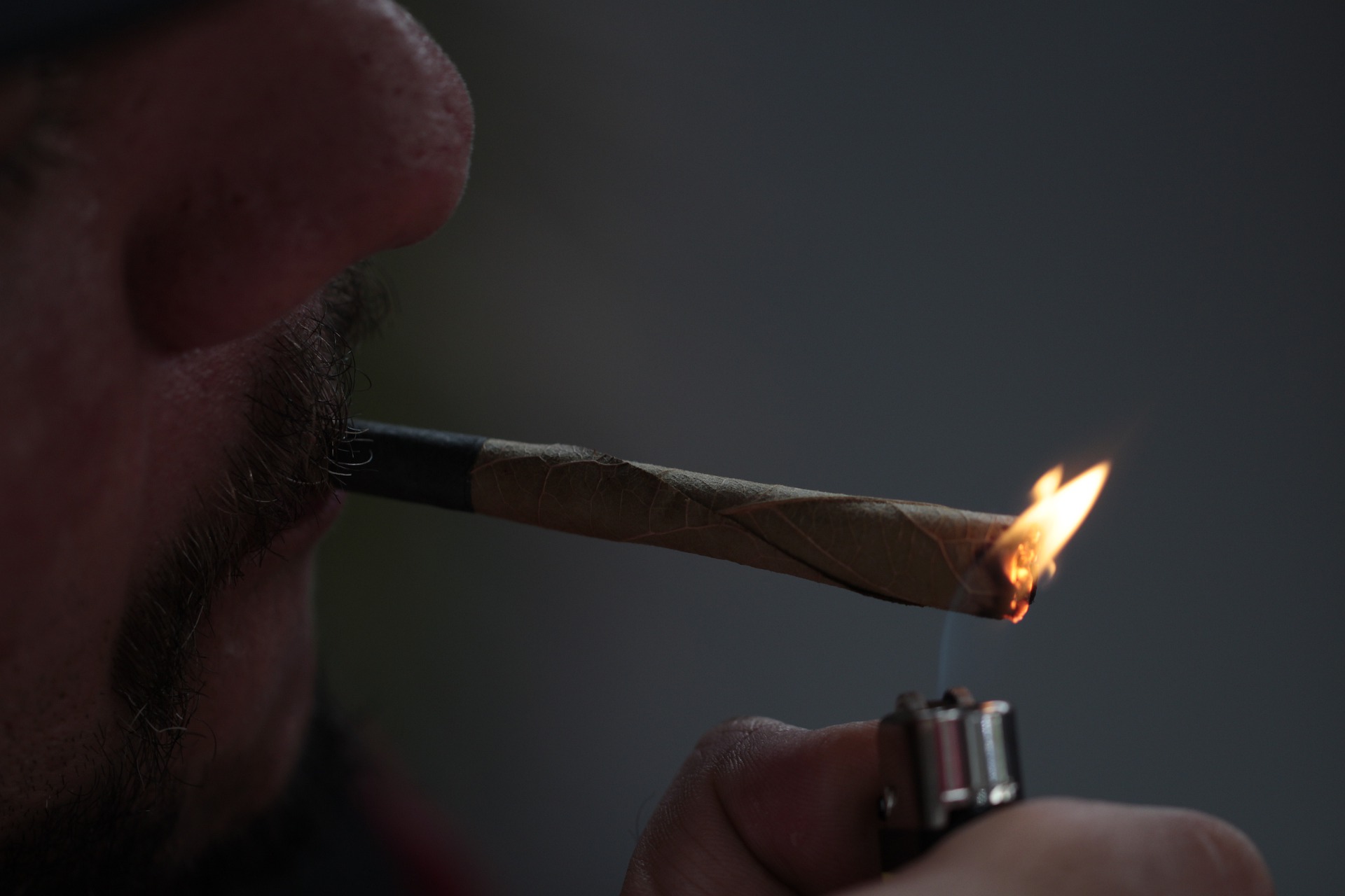 Joint roken in bedrijfsbus leidt tot ontslag op staande voet ...